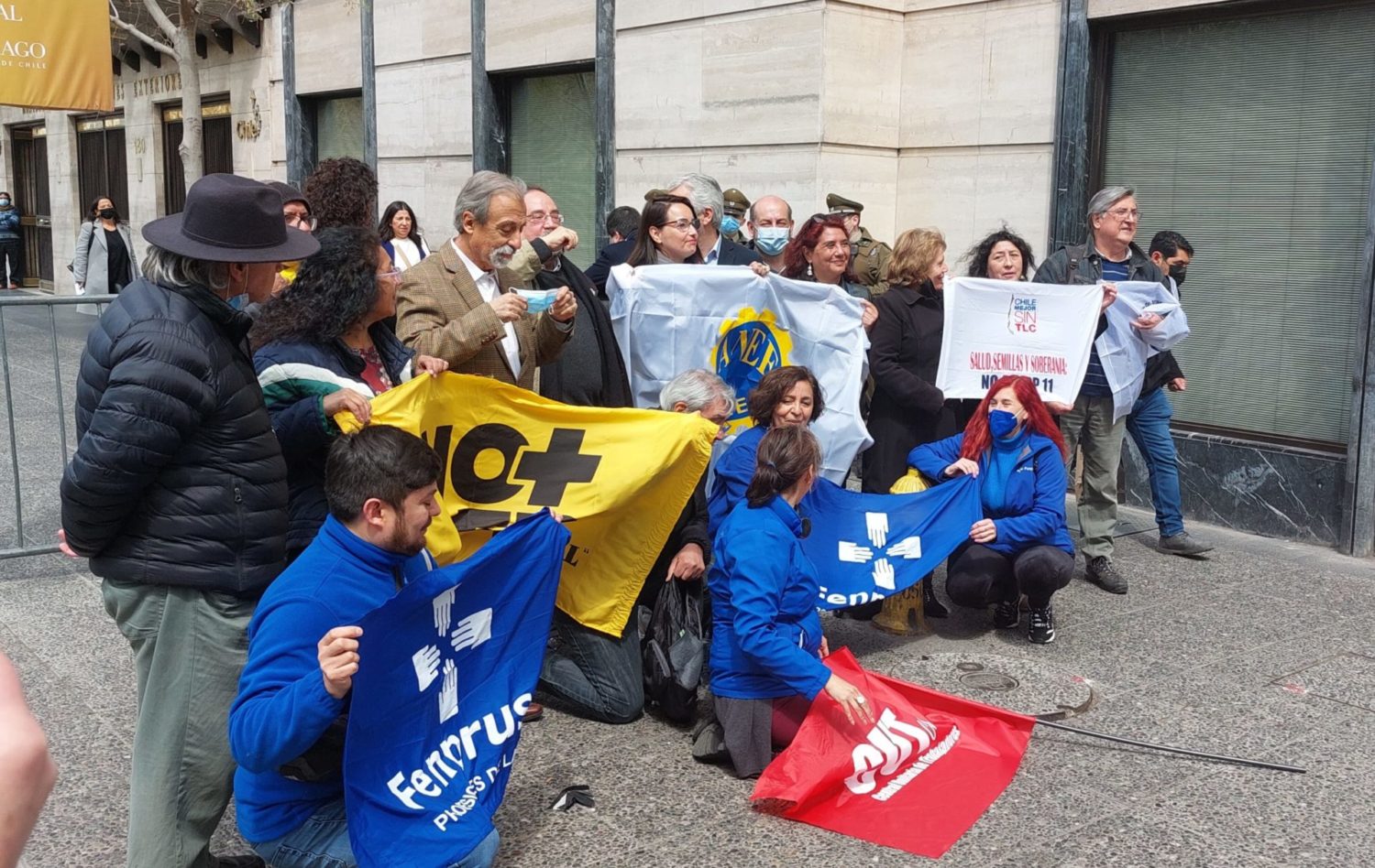 Organizaciones parte de "Chile Mejor sin TLC" se reunieron a las ...