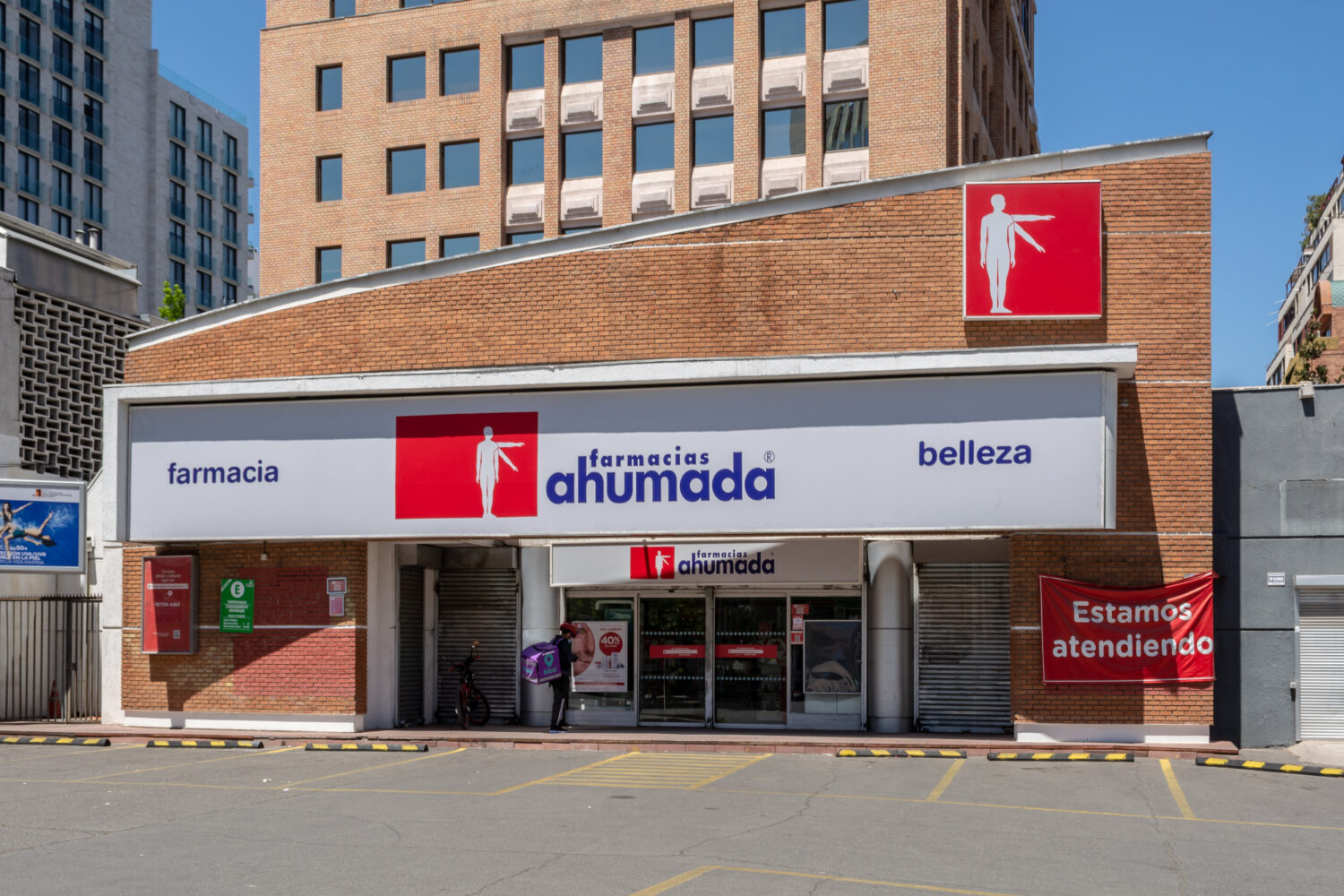 Farmacias Ahumada y sus trabajadores a un paso de la huelga: Mediación obligatoria en punto ...